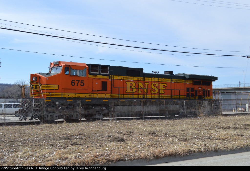 BNSF 675 in storage at argentine